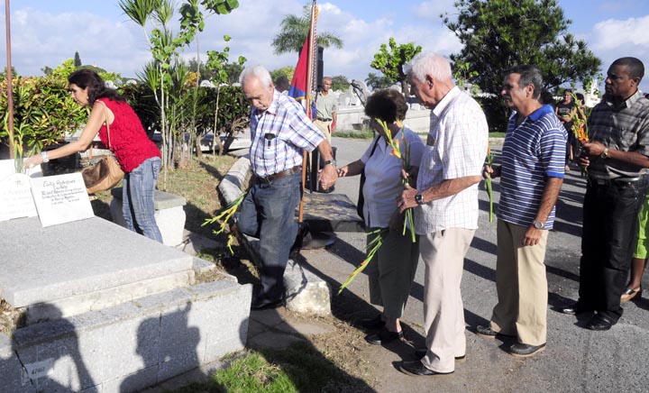 Rinden homenaje al combatiente Evelio Rodríguez Curbelo • Trabajadores