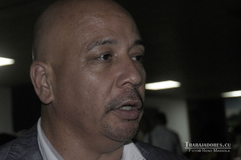 Julio Acanda: “Un sueño maravillosamente humano” • Trabajadores