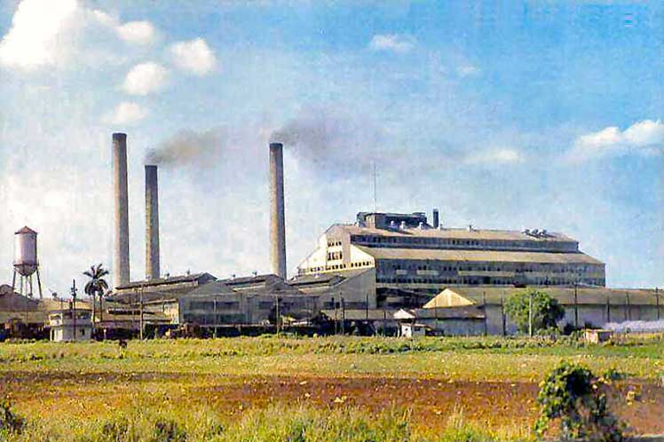 Produce Cuba un millón de toneladas de azúcar • Trabajadores