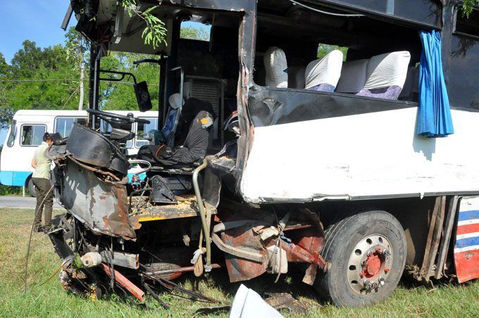 Accidente En Bayamo Se Reporta Un Fallecido Y Nueve Lesionados