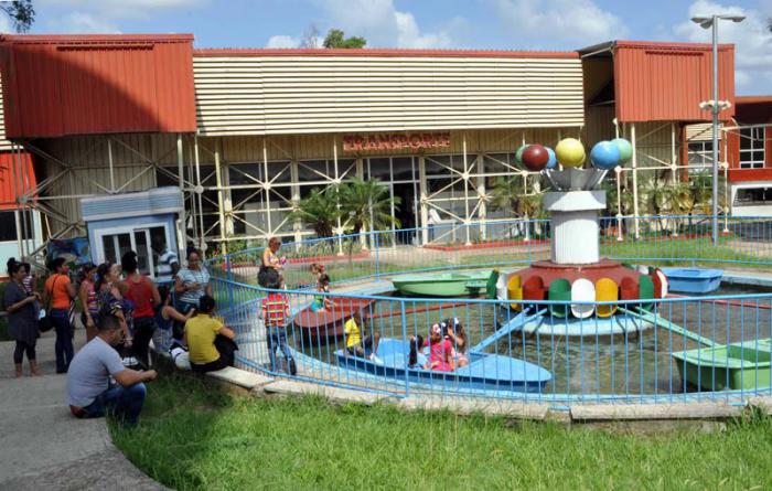 Expocuba reabre los servicios al público • Trabajadores