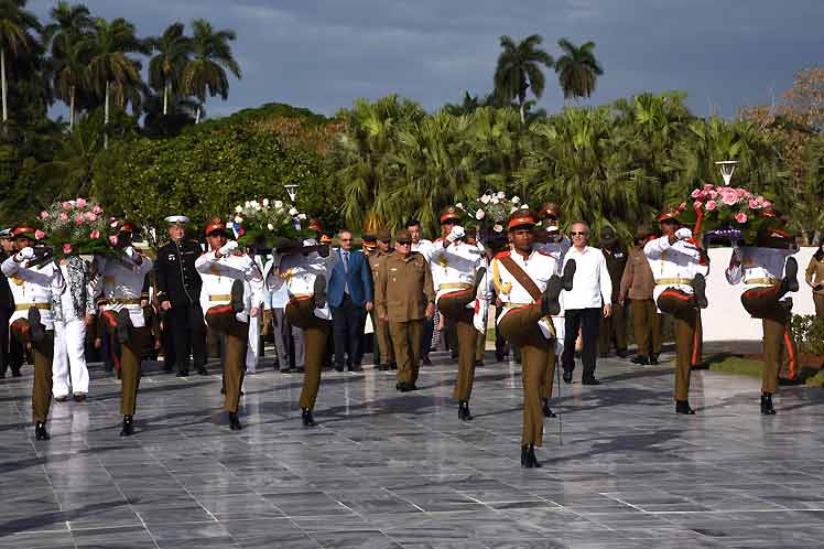 Cuba commemorates founding of the Red Army • Trabajadores