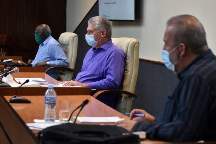 Gobierno alerta y trabajando contra la COVID-19 • Trabajadores