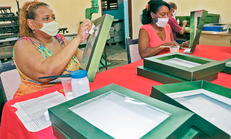En cada estuche, la gratitud de los cubanos • Trabajadores
