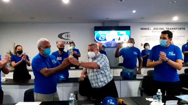 Celebran transportistas su cincuentenario • Trabajadores