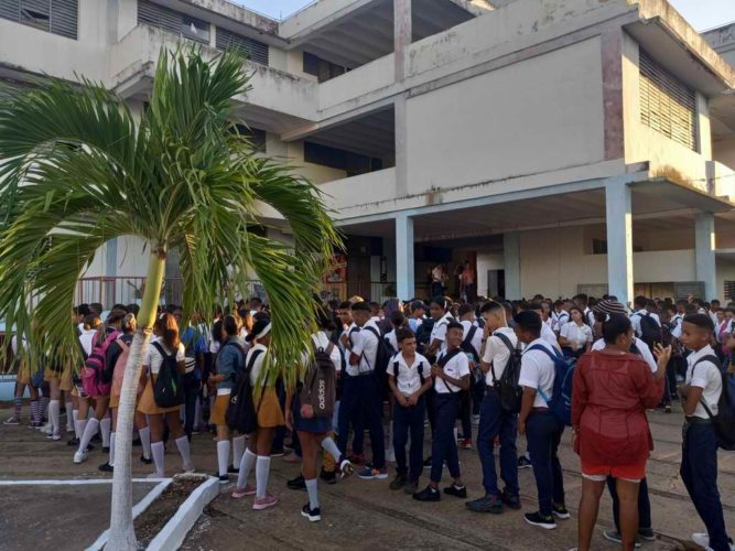 Centros educacionales en Cuba reabren sus puertas • Trabajadores