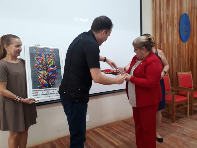Recibe UCLV Sello 60 Aniversario de la UNEAC • Trabajadores
