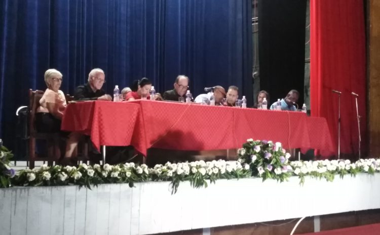 Recibe UCLV Sello 60 Aniversario de la UNEAC • Trabajadores