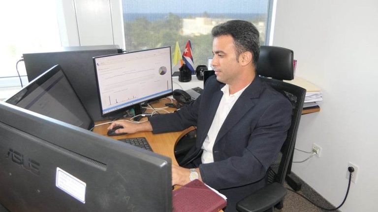 Transfermóvil: maquinaria incansable de ideas y soluciones • Trabajadores