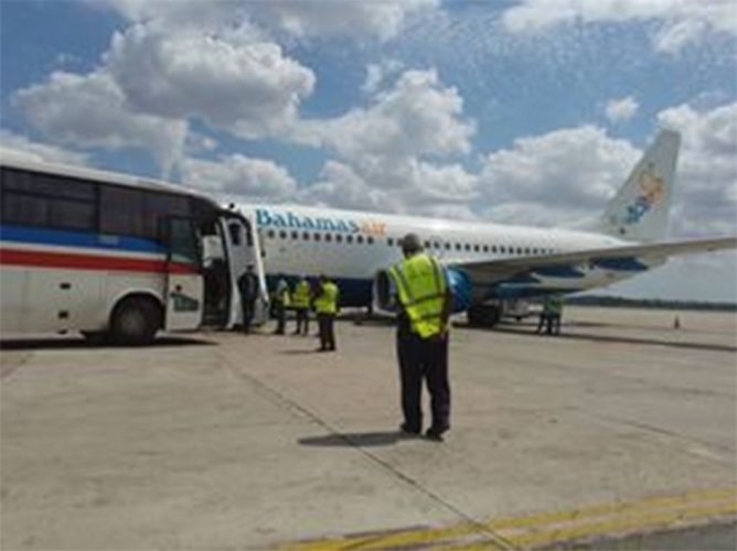 Bahamas devolvió a 32 migrantes irregulares a Cuba • Trabajadores