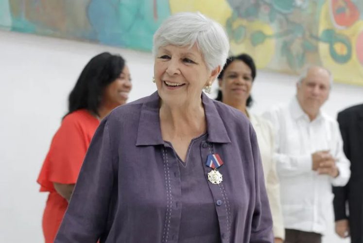 Otorgan Orden Félix Varela a intelectual cubana Luisa Campuzano ...