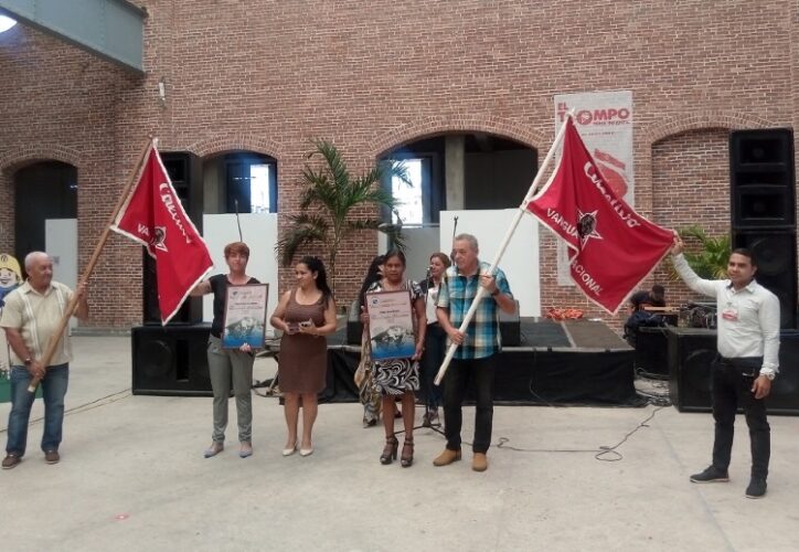 Entregan a colectivos del Fondo Cubano de Bienes Culturales la bandera ...