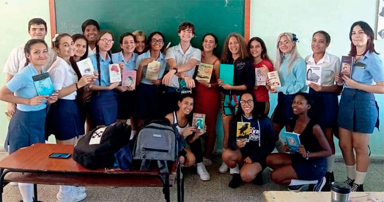 Educar, un acto de amor • Trabajadores