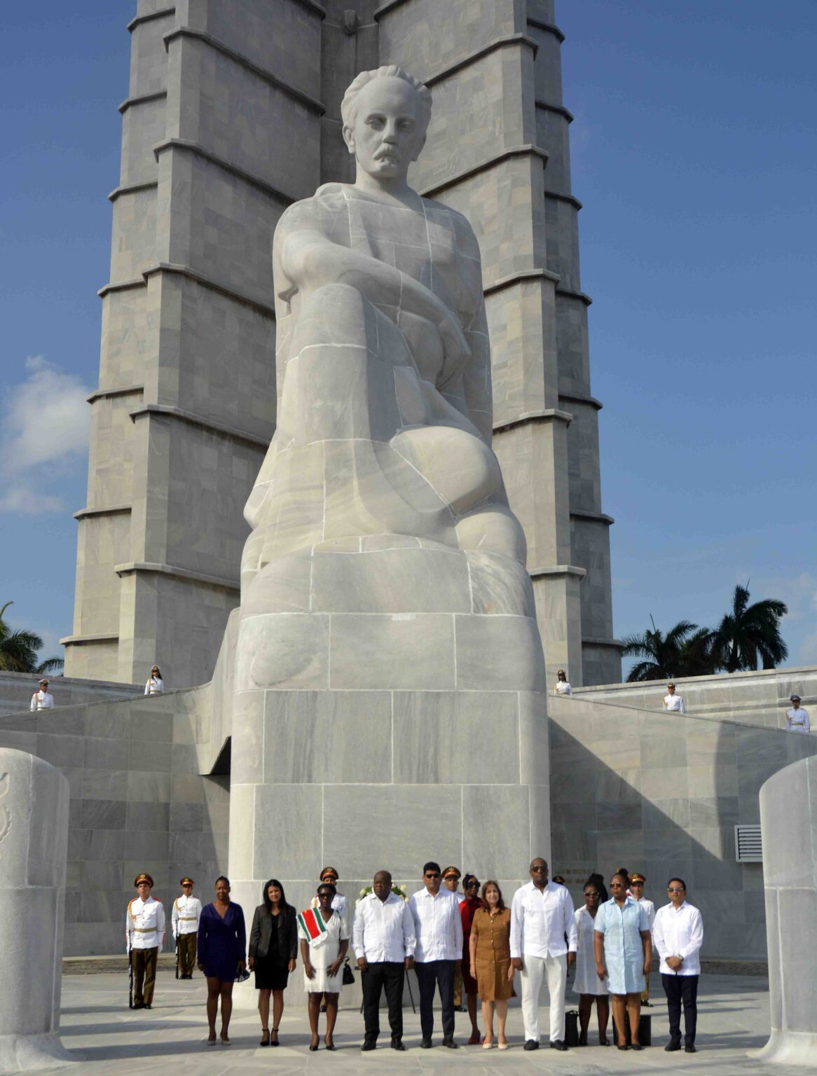 Presidente de la Asamblea Nacional de Surinam rinde tributo a José ...