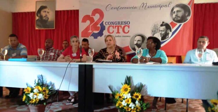 El abrazo fecundo • Trabajadores