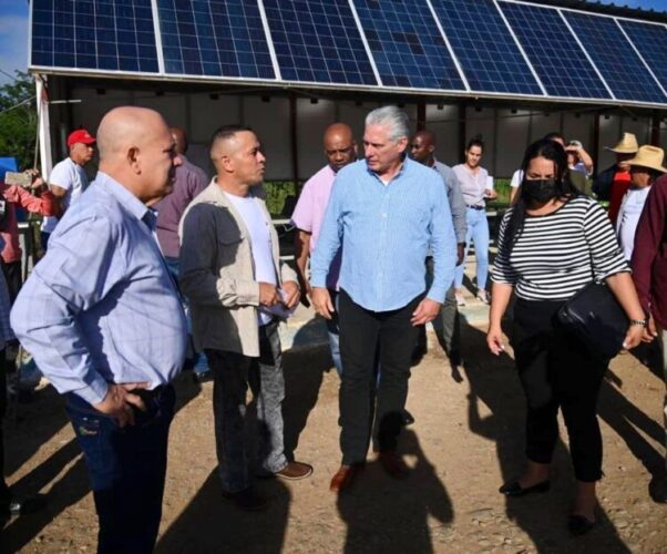 Con los nuevos parques solares fotovoltaicos, también se construye el ...