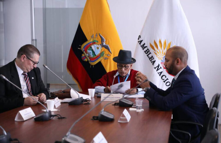 Condenan en Ecuador política hostil de EE.UU. contra Cuba • Trabajadores