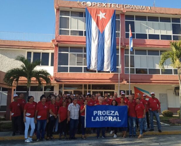 Recibe Filial Copextel Granma bandera Proeza Laboral • Trabajadores