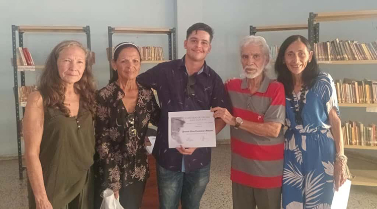 Un laureado de 19 años • Trabajadores